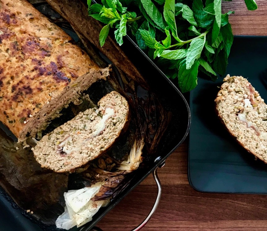 Stuffed Chicken Loaf with Prosciutto and Halloumi - Cuisinovia