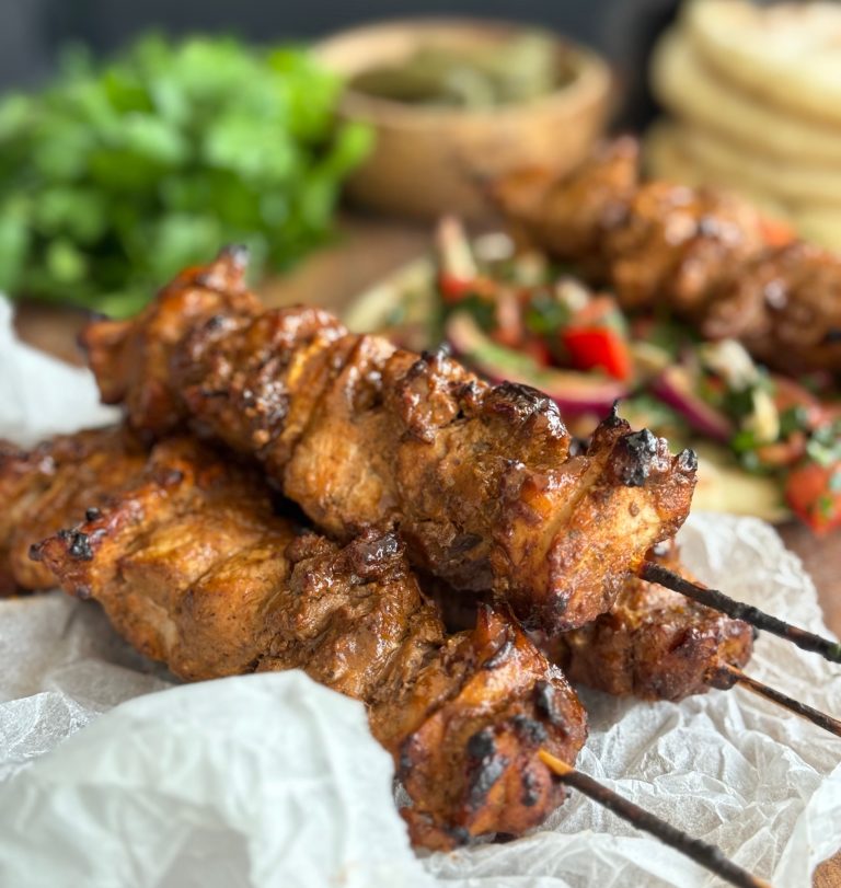 Aromatic Chicken kebab with pan-cooked pita - Cuisinovia
